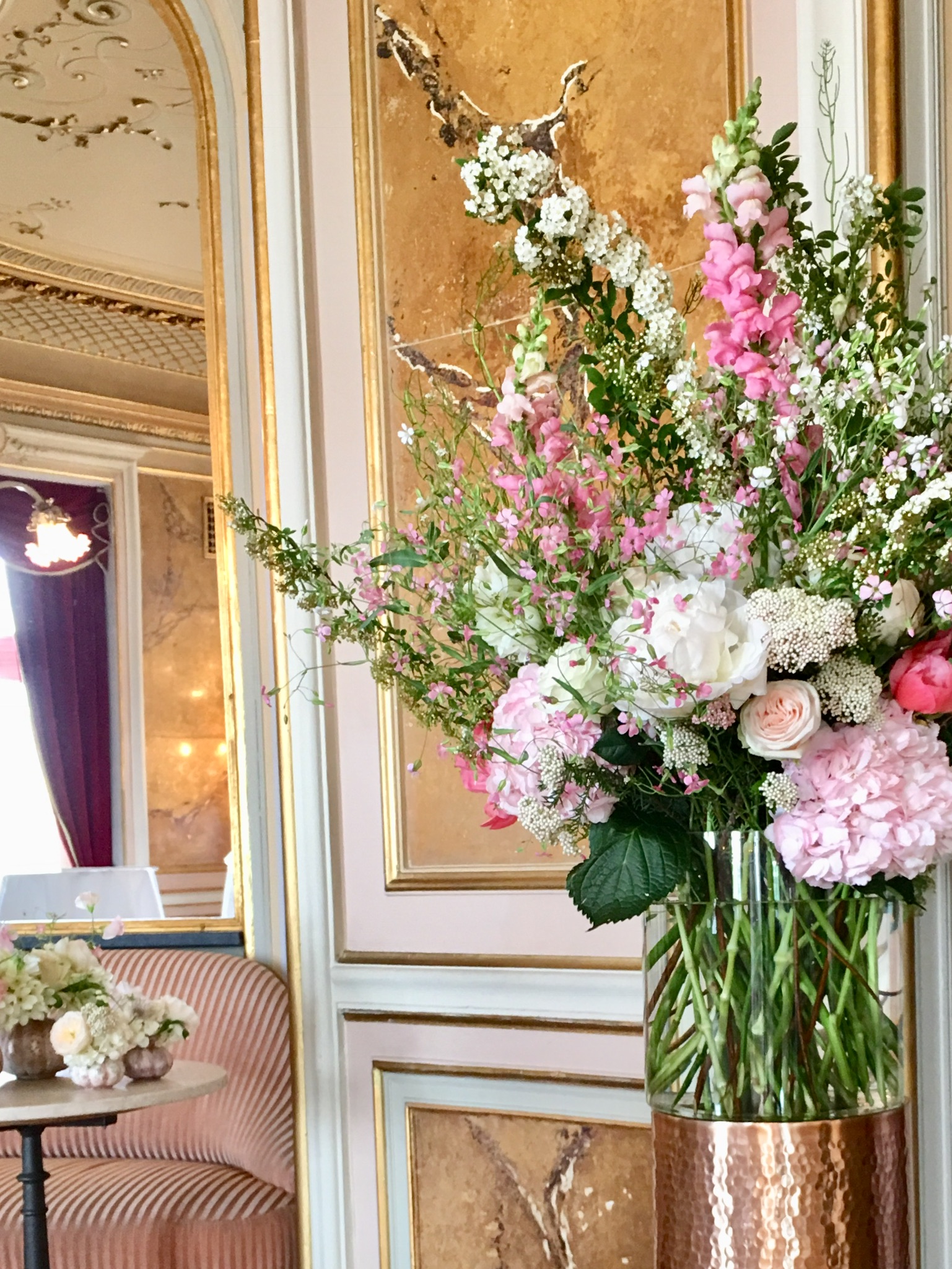 Flowers for Giselle at the Opera House – Stil und Stiele