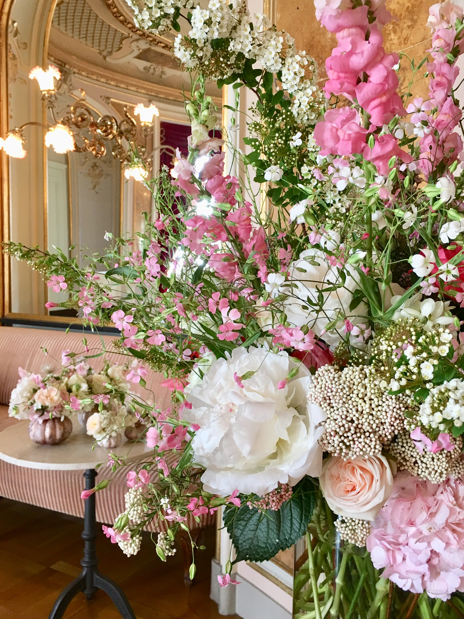 Flowers for Giselle at the Opera House – Stil und Stiele